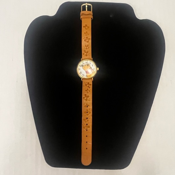Timex | Accessories | Winnie The Pooh Bees Disney Watch 9s Vintage ...